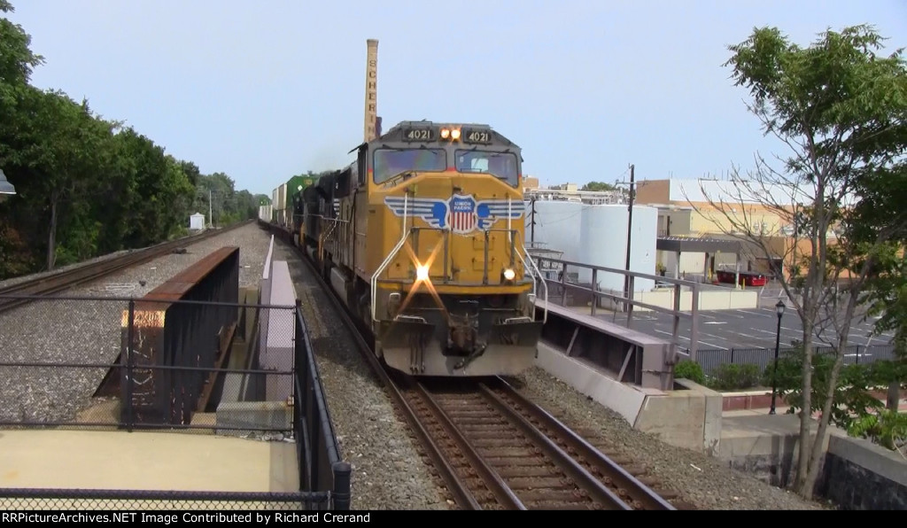 Union Pacific SD70M 4021 Leading Norfolk Southern 211